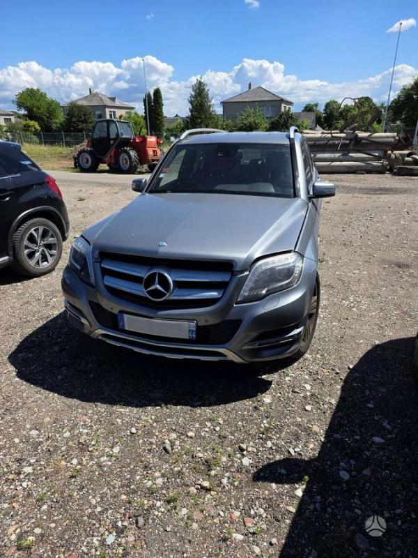 Grey Mercedes-Benz GLK 220 2013 in Taurage, with an engine capacity of 2.14 L and mileage of 200 thousand km for 7499 €, photo 1 on AUTOMOTO.COM.LV