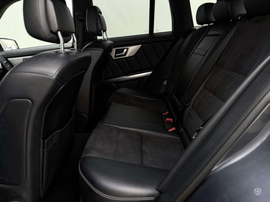 Pelēks Mercedes-Benz GLK 220 2013 Viļņa, ar dzinēja tilpumu 2.14 L un nobraukumu 325 tūkst. km par 9500 €, foto 12 vietnē AUTOMOTO.COM.LV