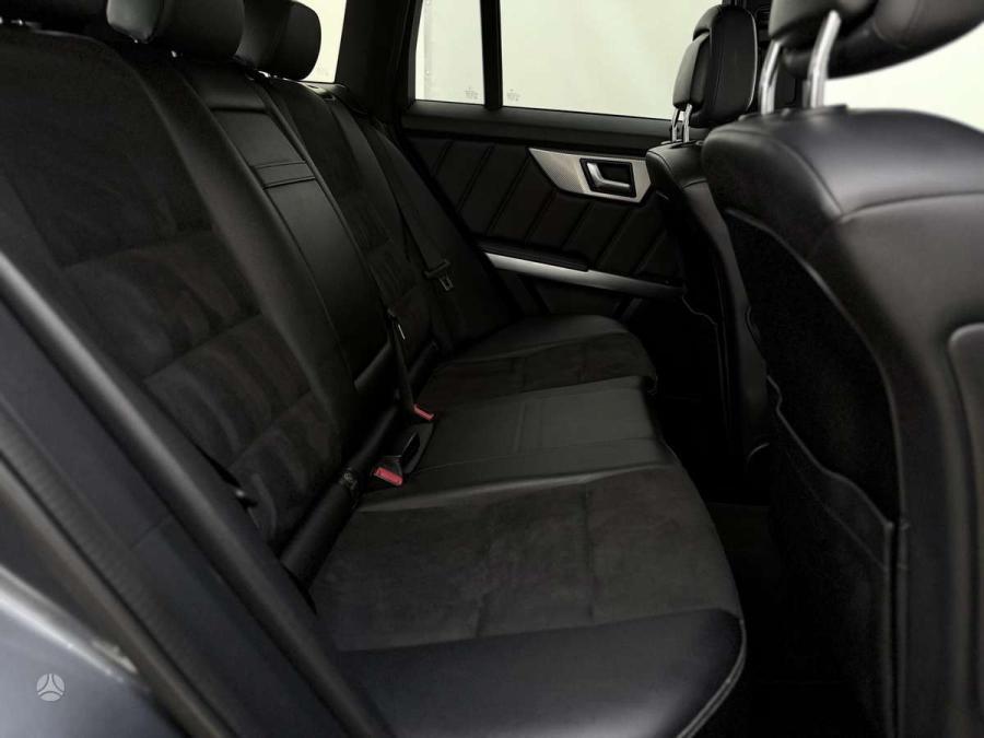 Pelēks Mercedes-Benz GLK 220 2013 Viļņa, ar dzinēja tilpumu 2.14 L un nobraukumu 325 tūkst. km par 9500 €, foto 15 vietnē AUTOMOTO.COM.LV