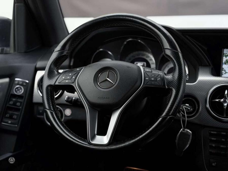 Pelēks Mercedes-Benz GLK 220 2013 Viļņa, ar dzinēja tilpumu 2.14 L un nobraukumu 325 tūkst. km par 9500 €, foto 20 vietnē AUTOMOTO.COM.LV