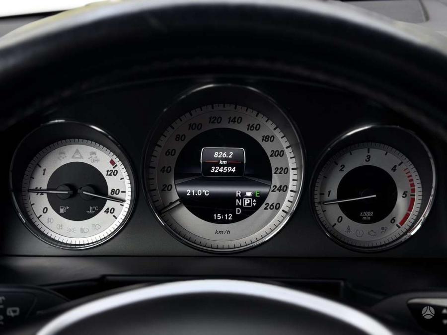 Pelēks Mercedes-Benz GLK 220 2013 Viļņa, ar dzinēja tilpumu 2.14 L un nobraukumu 325 tūkst. km par 9500 €, foto 29 vietnē AUTOMOTO.COM.LV