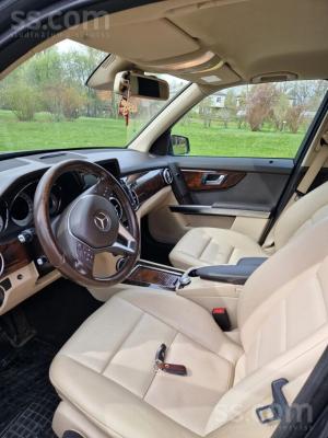 Grey Mercedes-Benz GLK 220 2014 in Riga, with an engine capacity of 2.10 L and mileage of 269 thousand km for 11980 €, photo 7 on AUTOMOTO.COM.LV