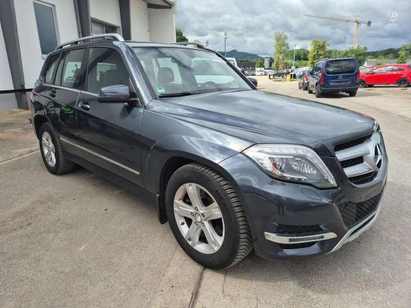 Pelēks Mercedes-Benz GLK 220 2015 Viļņa, ar dzinēja tilpumu 2.14 L un nobraukumu 172 tūkst. km par 11900 €, foto 1 vietnē AUTOMOTO.COM.LV