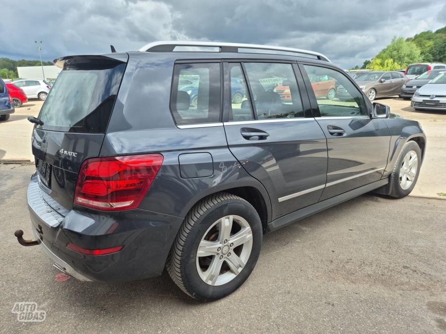 Pelēks Mercedes-Benz GLK 220 2015 Viļņa, ar dzinēja tilpumu 2.10 L un nobraukumu 172 tūkst. km par 11900 €, foto 4 vietnē AUTOMOTO.COM.LV