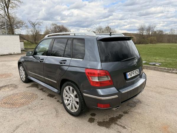 Pelēks Mercedes-Benz GLK 220 2009 Viļņa, ar dzinēja tilpumu 2.10 L un nobraukumu 356 tūkst. km par 4000 €, foto 3 vietnē AUTOMOTO.COM.LV