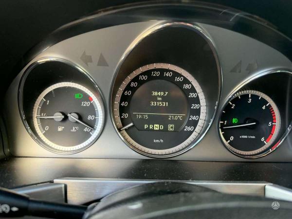Grey Mercedes-Benz GLK 220 2010 in Kaunas, with an engine capacity of 2.14 L and mileage of 332 thousand km for 5400 €, photo 3 on AUTOMOTO.COM.LV