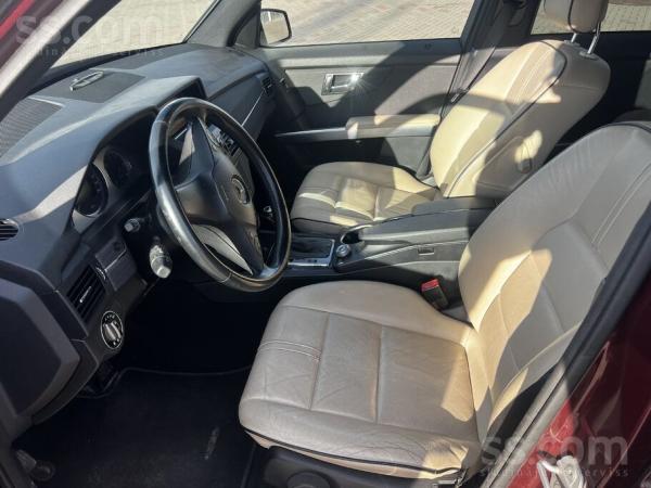 Red Mercedes-Benz GLK 220 2009 in Valmiera, with an engine capacity of 2.10 L and mileage of 322 thousand km for 9000 €, photo 11 on AUTOMOTO.COM.LV
