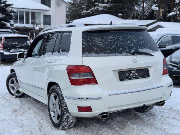 White Mercedes-Benz GLK 220 2010 in Utena, with an engine capacity of 2.14 L and mileage of 236 thousand km for 5990 €, photo 4 on AUTOMOTO.COM.LV