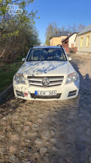 Balts Mercedes-Benz GLK 220 2010 Viļņa, ar dzinēja tilpumu 2.10 L un nobraukumu 364 tūkst. km par 4700 €, foto  vietnē AUTOMOTO.COM.LV
