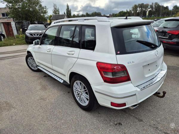Mercedes-Benz GLK 220 2010 Utena vietnē Balts Mercedes-Benz GLK 220 2010 Utena, ar dzinēja tilpumu 2.14 L un nobraukumu 400 tūkst. km par 3990 €, foto 4 vietnē AUTOMOTO.COM.LV