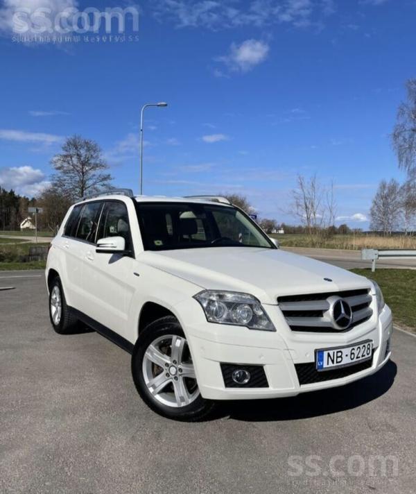 White Mercedes-Benz GLK 220 2011 in Riga, with an engine capacity of 2.20 L and mileage of 321 thousand km for 7800 €, photo 1 on AUTOMOTO.COM.LV