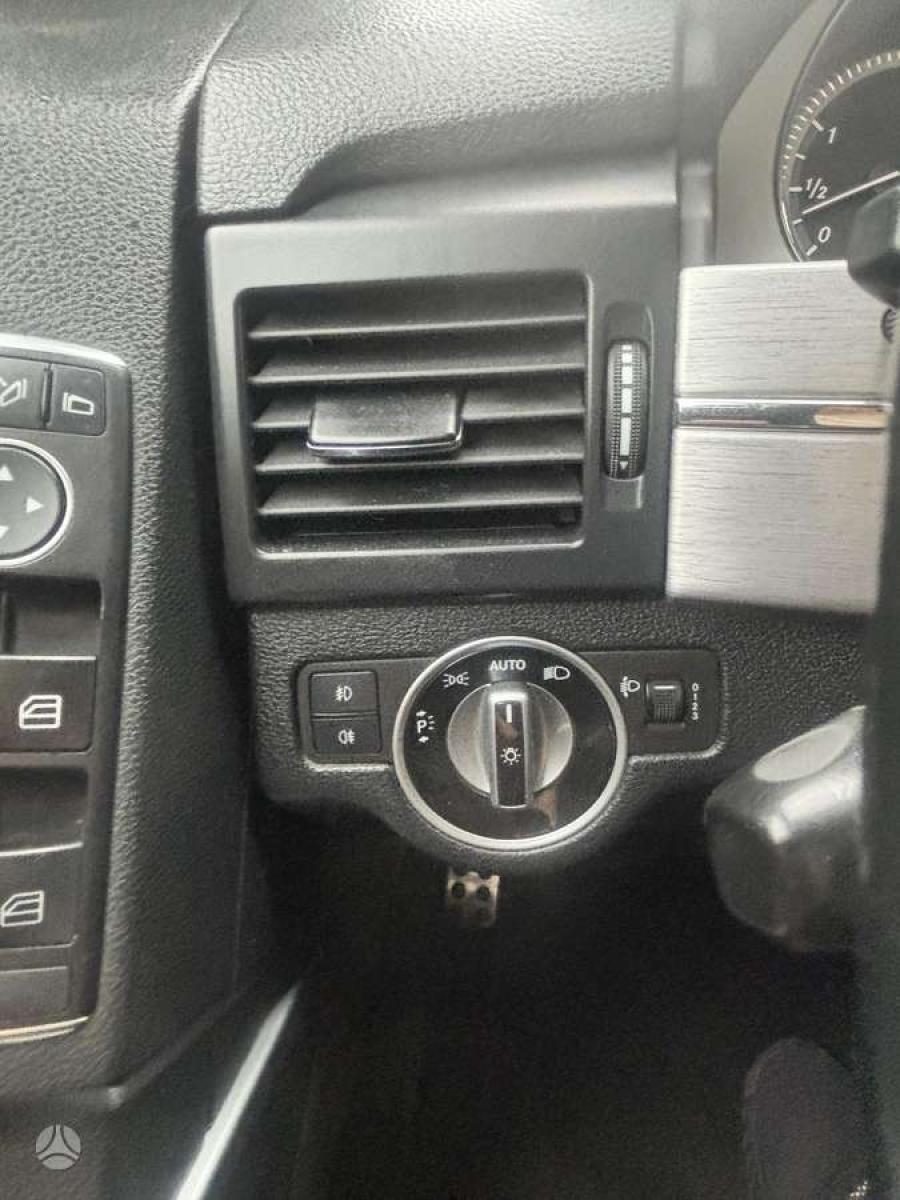White Mercedes-Benz GLK 220 2011 in Alytus, with an engine capacity of 2.20 L and mileage of 276 thousand km for 7250 €, photo 15 on AUTOMOTO.COM.LV