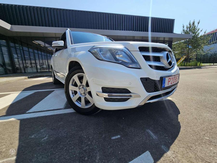 White Mercedes-Benz GLK 220 2013 in Kaunas, with an engine capacity of 2.14 L and mileage of 269 thousand km for 9999 €, photo 3 on AUTOMOTO.COM.LV