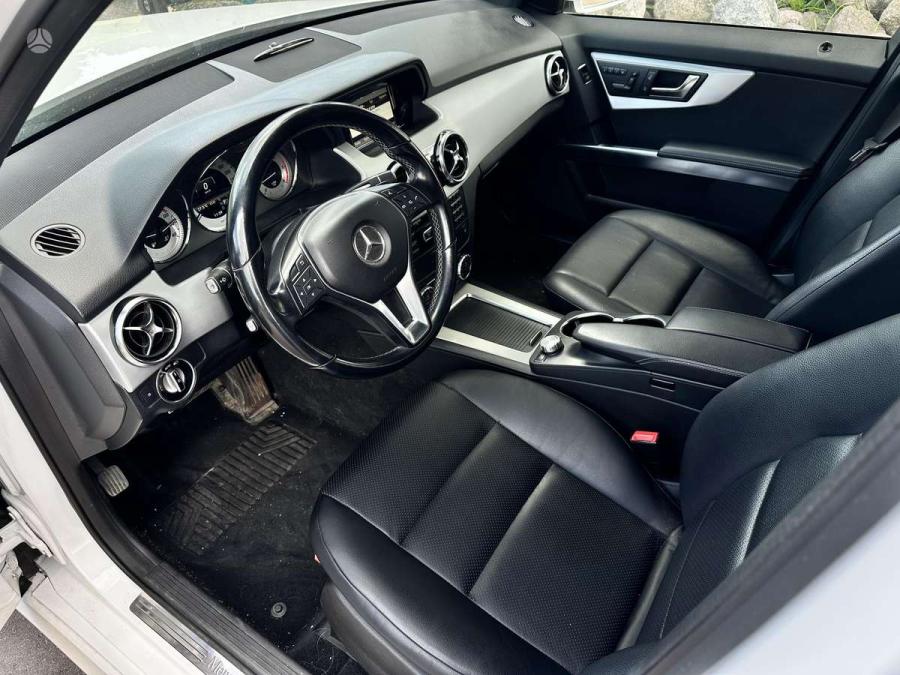 White Mercedes-Benz GLK 220 2013 in Marijampole, with an engine capacity of 2.14 L and mileage of 296 thousand km for 8500 €, photo 8 on AUTOMOTO.COM.LV