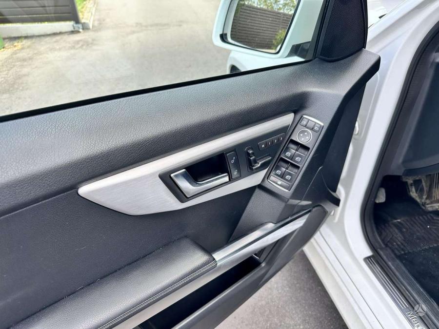 White Mercedes-Benz GLK 220 2013 in Marijampole, with an engine capacity of 2.14 L and mileage of 296 thousand km for 8500 €, photo 13 on AUTOMOTO.COM.LV