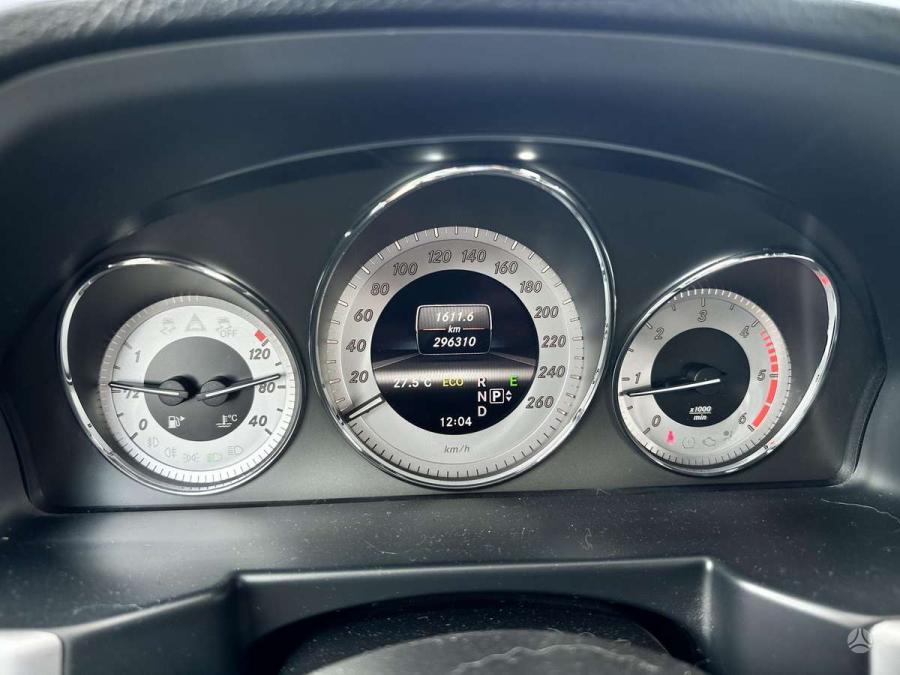 White Mercedes-Benz GLK 220 2013 in Marijampole, with an engine capacity of 2.14 L and mileage of 296 thousand km for 8500 €, photo 18 on AUTOMOTO.COM.LV