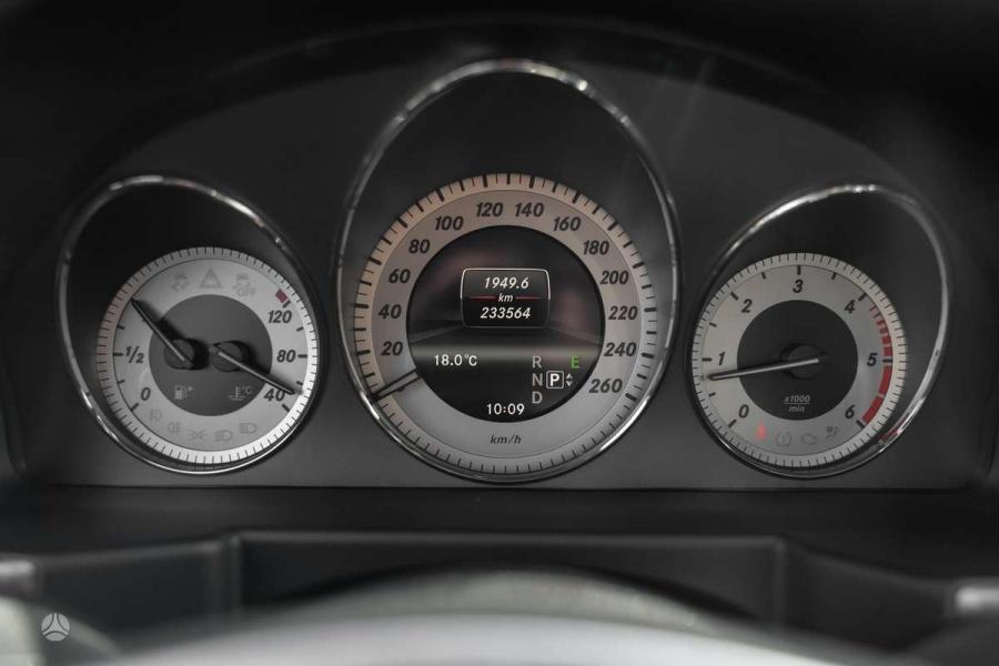 Белый Мерседес ГЛК 220 2013 в Вильнюс, объемом двигателя 2.14 л и пробегом 234 тыс. км за 10600 €, фото 24 на AUTOMOTO.COM.LV