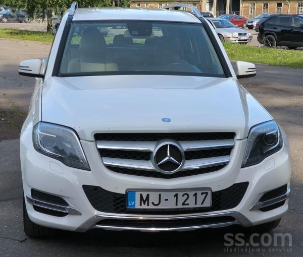 White Mercedes-Benz GLK 220 2014 in Riga, with an engine capacity of 2.20 L and mileage of 202 thousand km for 14900 €, photo 2 on AUTOMOTO.COM.LV