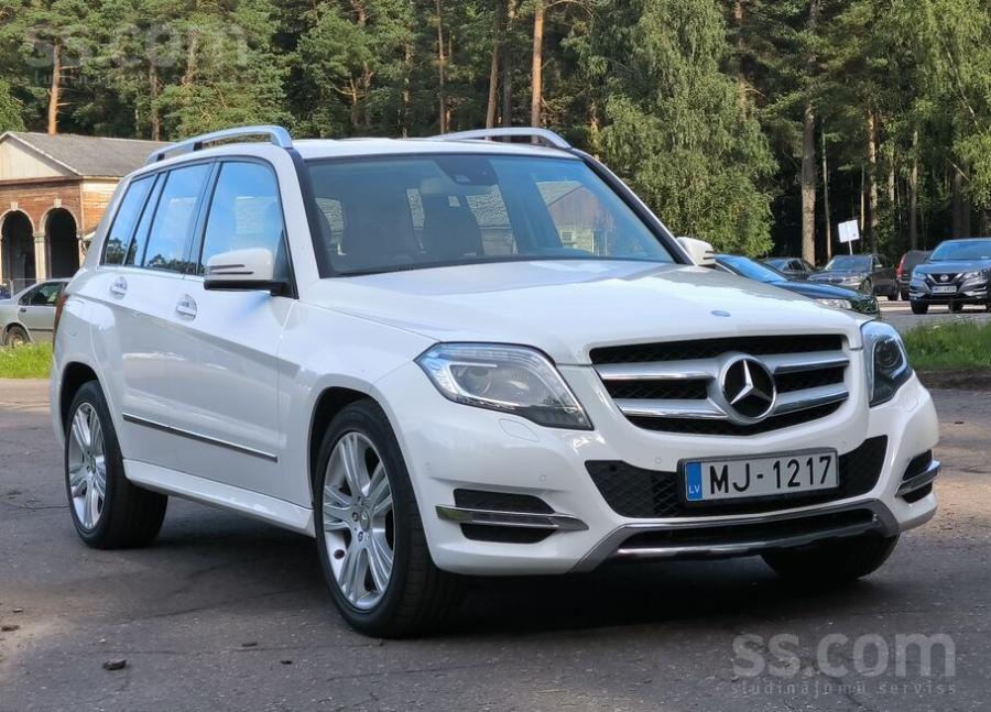White Mercedes-Benz GLK 220 2014 in Riga, with an engine capacity of 2.20 L and mileage of 202 thousand km for 14900 €, photo 4 on AUTOMOTO.COM.LV