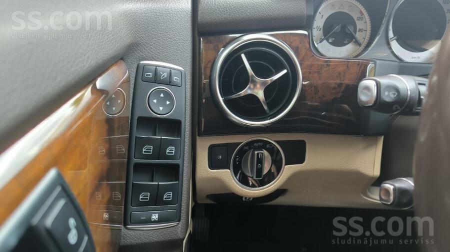 White Mercedes-Benz GLK 220 2014 in Riga, with an engine capacity of 2.20 L and mileage of 202 thousand km for 14900 €, photo 14 on AUTOMOTO.COM.LV