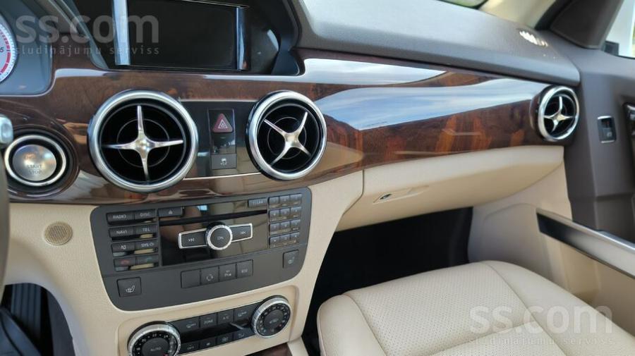 White Mercedes-Benz GLK 220 2014 in Riga, with an engine capacity of 2.20 L and mileage of 202 thousand km for 14900 €, photo 16 on AUTOMOTO.COM.LV