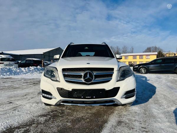 White Mercedes-Benz GLK 220 2015 in Taurage, with an engine capacity of 2.14 L and mileage of 300 thousand km for 8000 €, photo 1 on AUTOMOTO.COM.LV