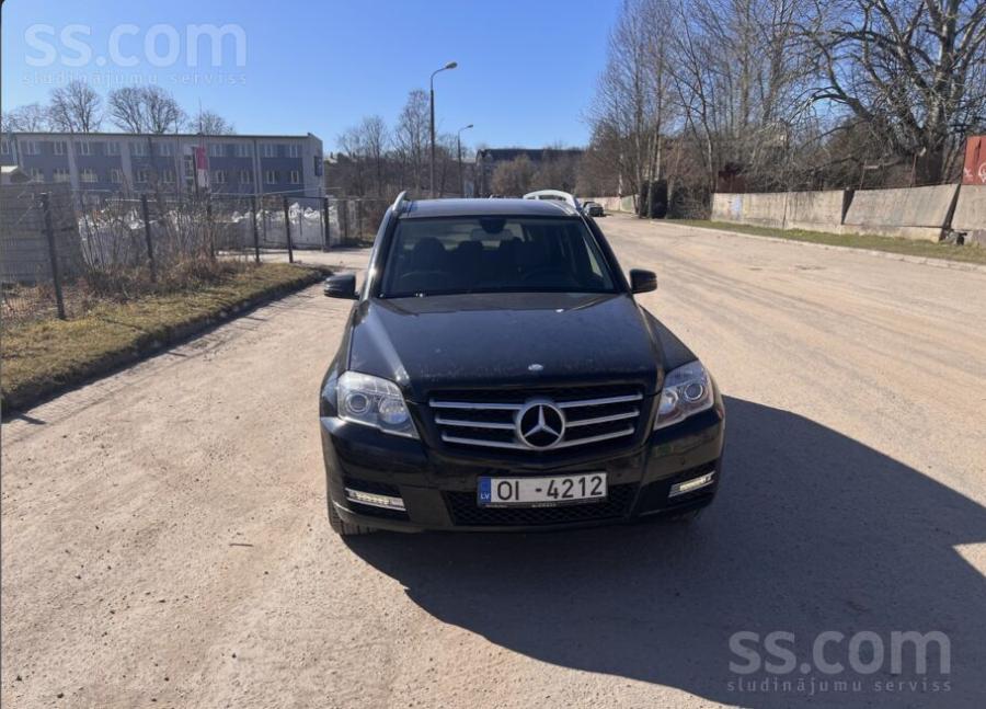 Black Mercedes-Benz glk-250 2011 in Riga, with an engine capacity of 2.20 L and mileage of 272 thousand km for 9500 €, photo 4 on AUTOMOTO.COM.LV