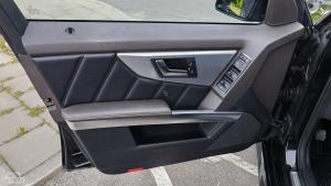 Black Mercedes-Benz glk-250 2012 in Vilnius, with an engine capacity of 2.20 L and mileage of 404 thousand km for 9300 €, photo 22 on AUTOMOTO.COM.LV