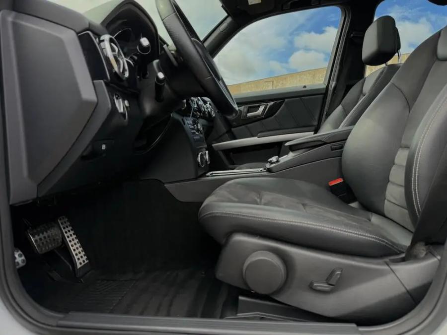 Pelēks Mercedes-Benz glk-250 2014 Tukums, ar dzinēja tilpumu 2.00 L un nobraukumu 263 tūkst. km par 14800 €, foto 16 vietnē AUTOMOTO.COM.LV