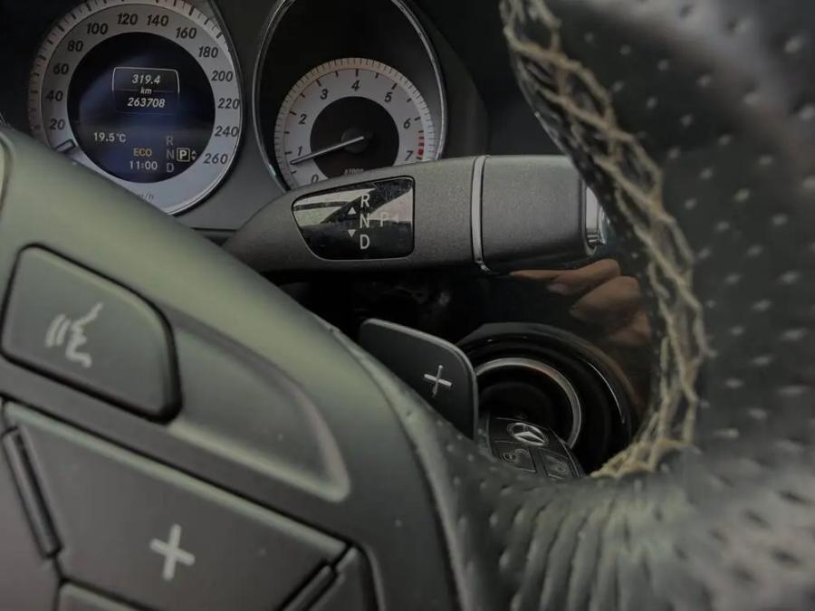 Pelēks Mercedes-Benz glk-250 2014 Tukums, ar dzinēja tilpumu 2.00 L un nobraukumu 263 tūkst. km par 14800 €, foto 21 vietnē AUTOMOTO.COM.LV