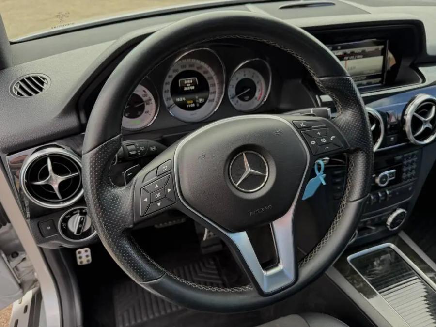 Pelēks Mercedes-Benz glk-250 2014 Tukums, ar dzinēja tilpumu 2.00 L un nobraukumu 263 tūkst. km par 14800 €, foto 22 vietnē AUTOMOTO.COM.LV