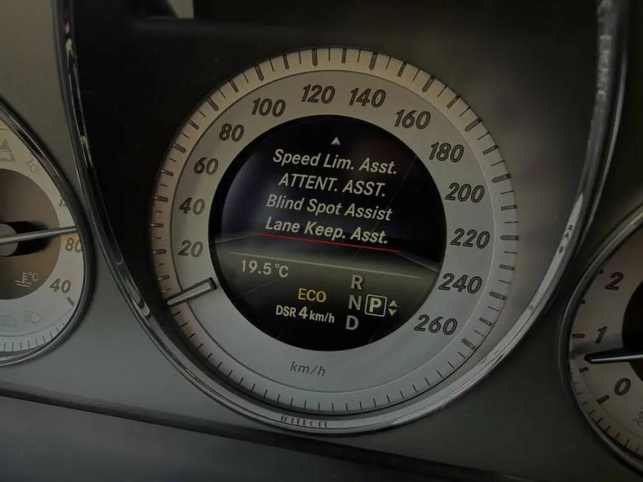 Pelēks Mercedes-Benz glk-250 2014 Tukums, ar dzinēja tilpumu 2.00 L un nobraukumu 263 tūkst. km par 14800 €, foto 27 vietnē AUTOMOTO.COM.LV