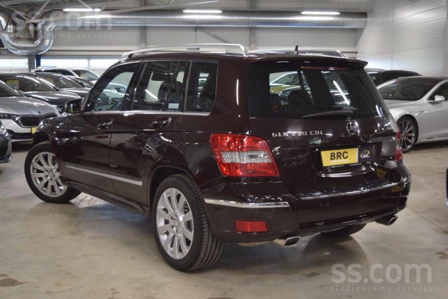 Violet Mercedes-Benz glk-250 2011 in Riga, with an engine capacity of 2.20 L and mileage of 131 thousand km for 11900 €, photo 3 on AUTOMOTO.COM.LV