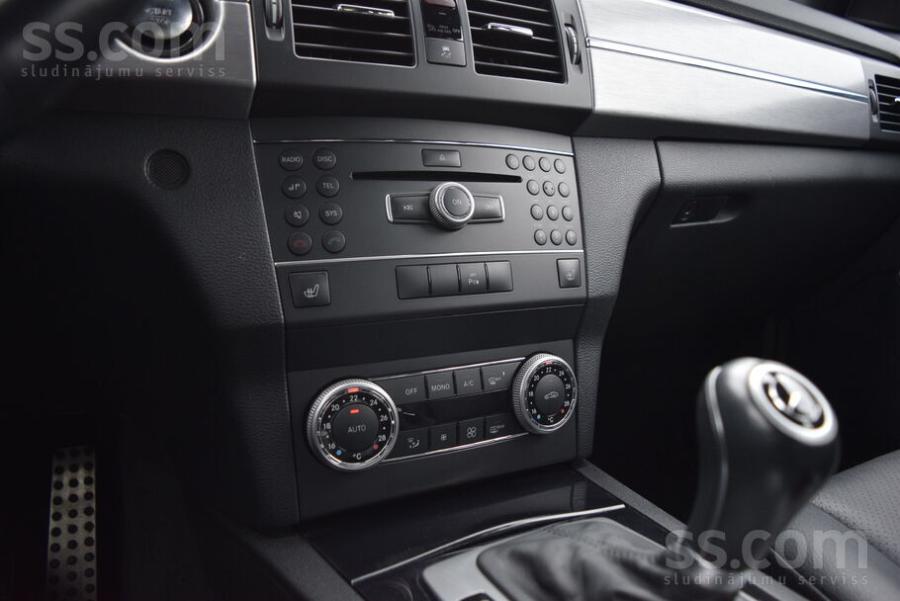 Violet Mercedes-Benz glk-250 2011 in Riga, with an engine capacity of 2.20 L and mileage of 131 thousand km for 11900 €, photo 7 on AUTOMOTO.COM.LV