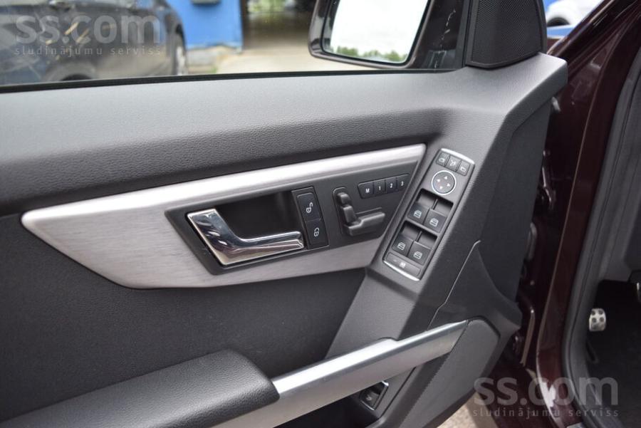 Violet Mercedes-Benz glk-250 2011 in Riga, with an engine capacity of 2.20 L and mileage of 131 thousand km for 11900 €, photo 9 on AUTOMOTO.COM.LV