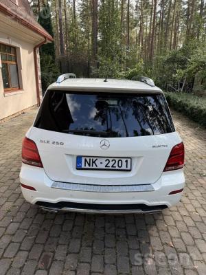 White Mercedes-Benz glk-250 2013 in Riga, with an engine capacity of 2.10 L and mileage of 200 thousand km for 13800 €, photo 4 on AUTOMOTO.COM.LV