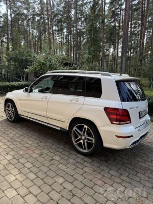 White Mercedes-Benz glk-250 2013 in Riga, with an engine capacity of 2.10 L and mileage of 200 thousand km for 13800 €, photo 6 on AUTOMOTO.COM.LV