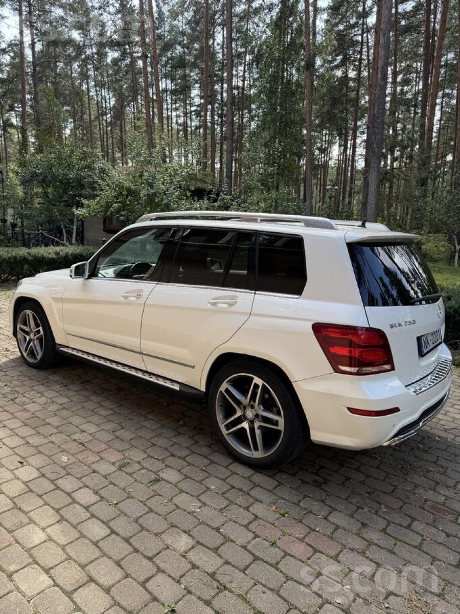 White Mercedes-Benz glk-250 2013 in Riga, with an engine capacity of 2.10 L and mileage of 200 thousand km for 13800 €, photo 6 on AUTOMOTO.COM.LV