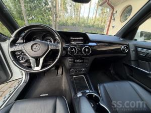 White Mercedes-Benz glk-250 2013 in Riga, with an engine capacity of 2.10 L and mileage of 200 thousand km for 13800 €, photo 11 on AUTOMOTO.COM.LV