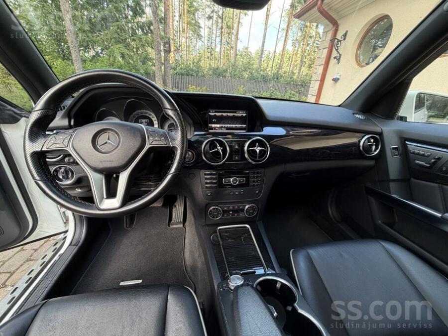 White Mercedes-Benz glk-250 2013 in Riga, with an engine capacity of 2.10 L and mileage of 200 thousand km for 13800 €, photo 11 on AUTOMOTO.COM.LV