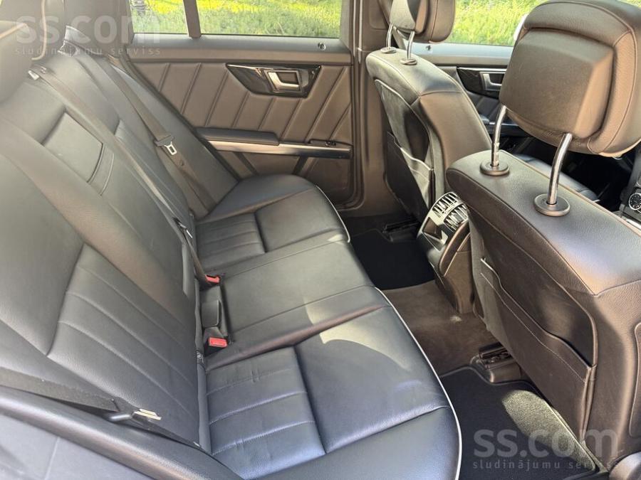 White Mercedes-Benz glk-250 2013 in Riga, with an engine capacity of 2.10 L and mileage of 200 thousand km for 13800 €, photo 12 on AUTOMOTO.COM.LV
