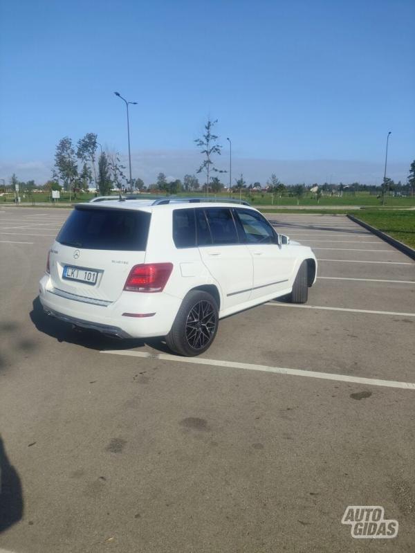 White Mercedes-Benz glk-250 2015 in Ukmerge, with an engine capacity of 2.10 L and mileage of 190 thousand km for 13000 €, photo 5 on AUTOMOTO.COM.LV