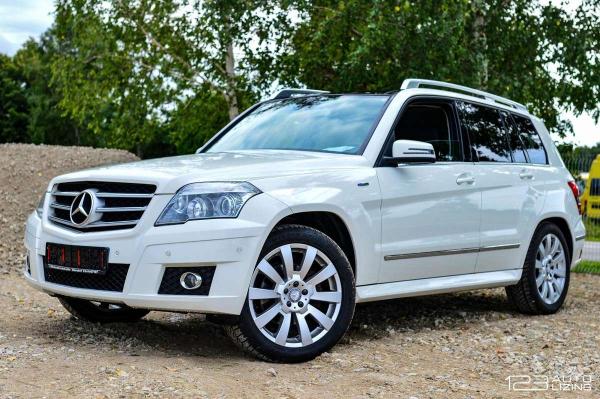 White Mercedes-Benz glk-250 2012 in Kretinga, with an engine capacity of 2.20 L and mileage of 220 thousand km for 9850 €, photo 1 on AUTOMOTO.COM.LV