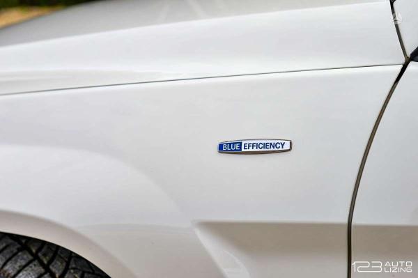White Mercedes-Benz glk-250 2012 in Kretinga, with an engine capacity of 2.20 L and mileage of 220 thousand km for 9850 €, photo 3 on AUTOMOTO.COM.LV