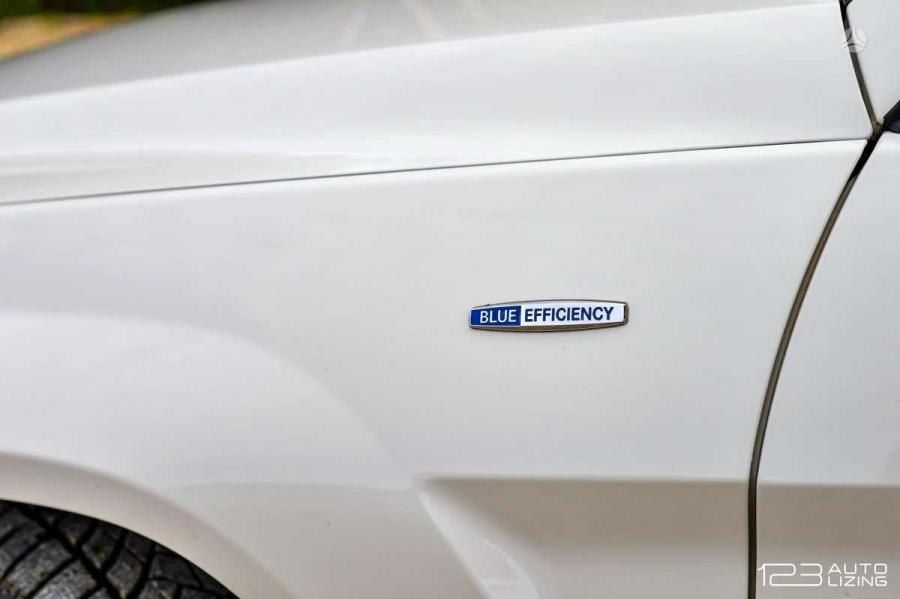 White Mercedes-Benz glk-250 2012 in Kretinga, with an engine capacity of 2.20 L and mileage of 220 thousand km for 9850 €, photo 4 on AUTOMOTO.COM.LV