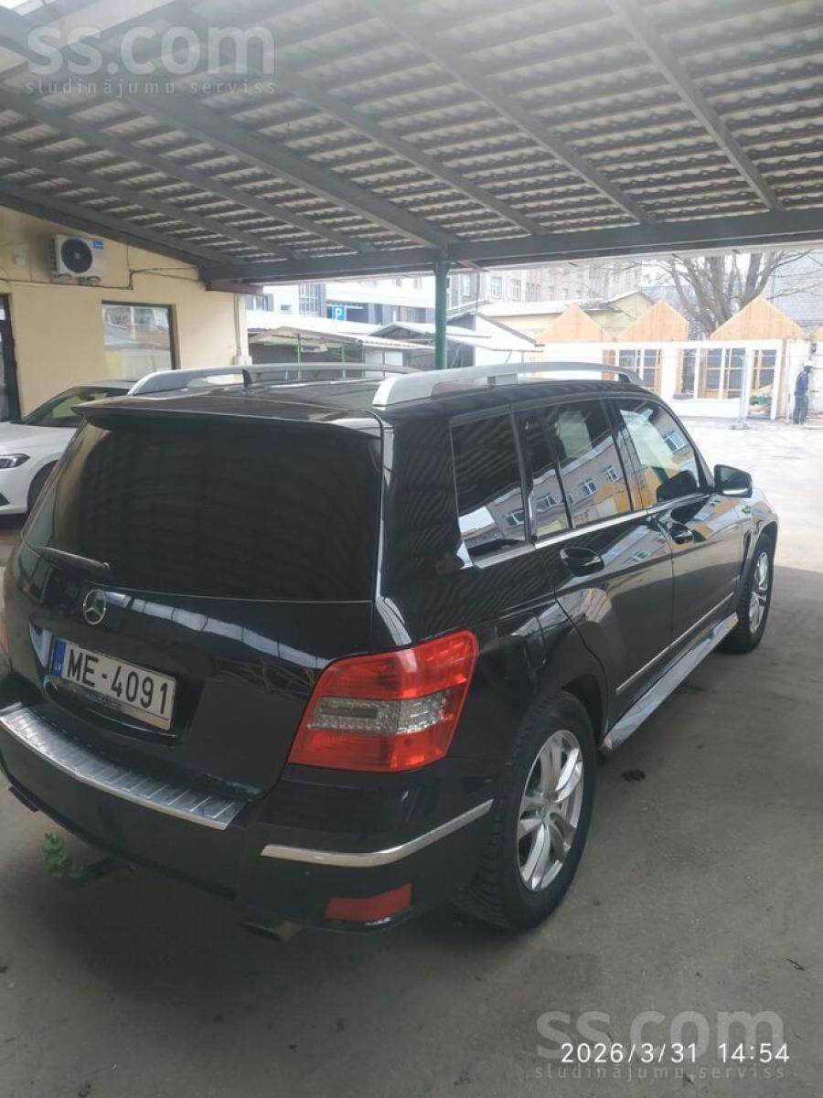 Black Mercedes-Benz GLK 300 2009 in Riga, with an engine capacity of 3.00 L and mileage of 433 thousand km for 6300 €, photo 3 on AUTOMOTO.COM.LV