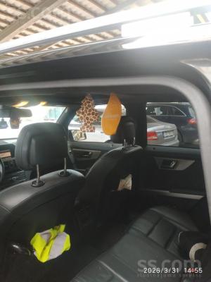 Black Mercedes-Benz GLK 300 2009 in Riga, with an engine capacity of 3.00 L and mileage of 433 thousand km for 6300 €, photo 4 on AUTOMOTO.COM.LV