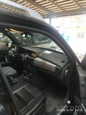 Black Mercedes-Benz GLK 300 2009 in Riga, with an engine capacity of 3.00 L and mileage of 433 thousand km for 6300 €, photo 5 on AUTOMOTO.COM.LV