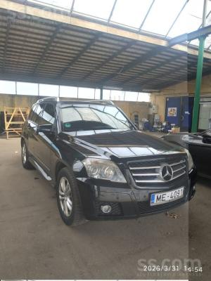 Black Mercedes-Benz GLK 300 2009 in Riga, with an engine capacity of 3.00 L and mileage of 433 thousand km for 6300 €, photo 6 on AUTOMOTO.COM.LV