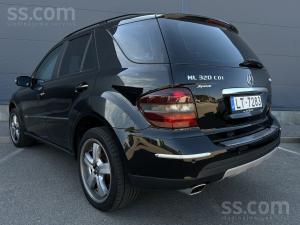 Melns Mercedes-Benz GLK 320 2007 Rīga, ar dzinēja tilpumu 3.00 L un nobraukumu 324 tūkst. km par 4900 €, foto 4 vietnē AUTOMOTO.COM.LV